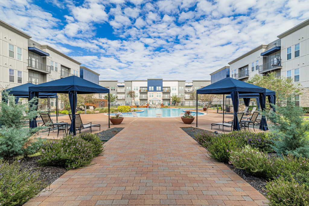 Echelon at 99 Apartments - The Garrett Companies